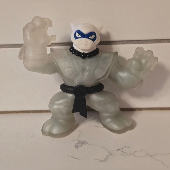 moose toys | Toys | Heroes Of Goo Jit Zu Pantaro The Panther Action ...
